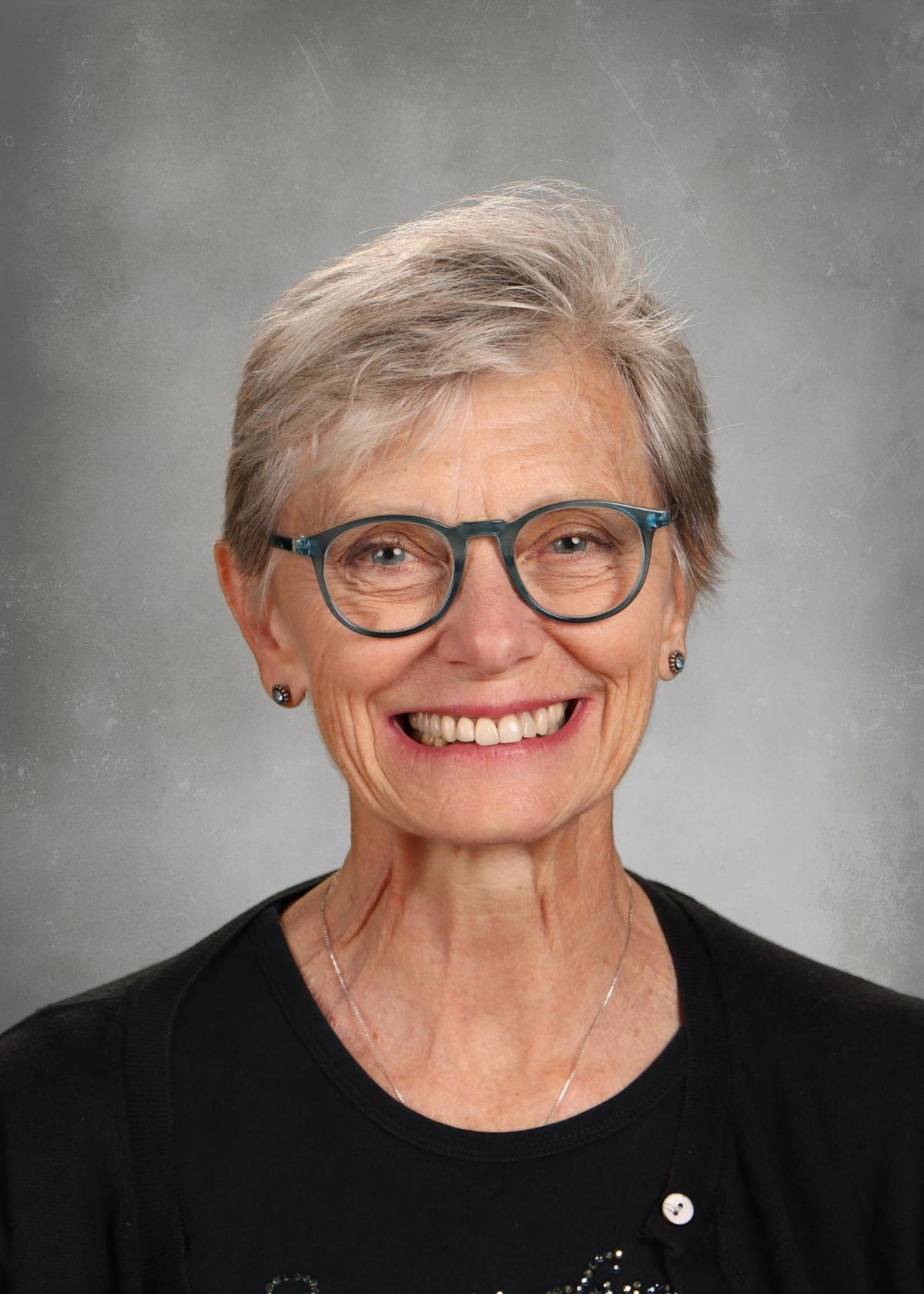 EPHS English teacher Linda Wallenberg named 2025 Minnesota Teacher of ...