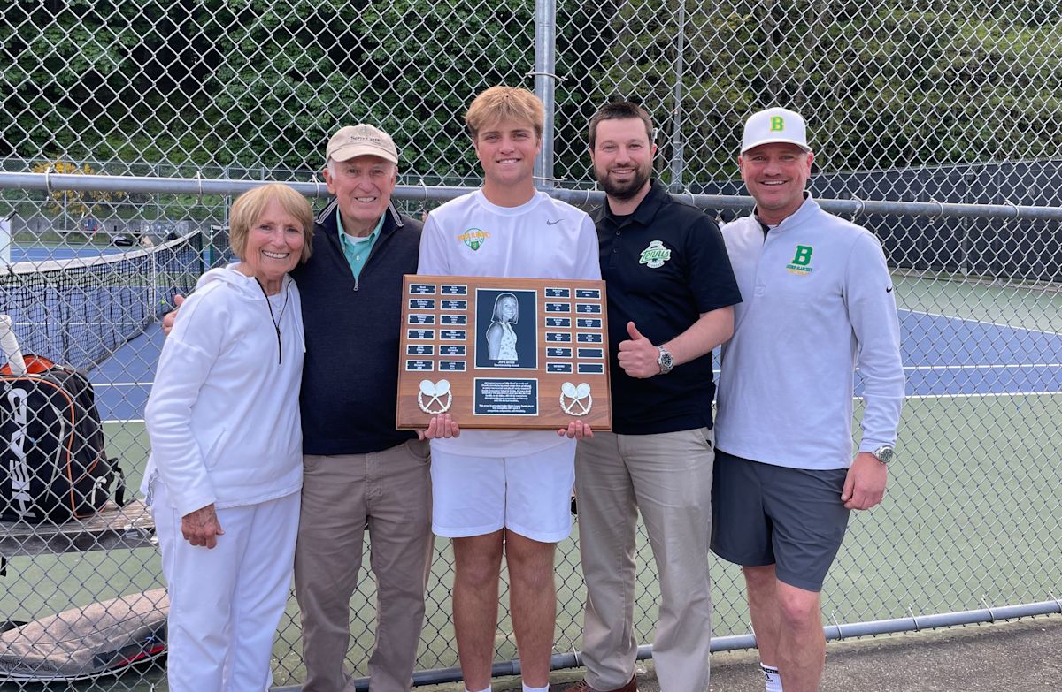 Luke Madath wins the Jill Curran Sportsmanship Award | News Details