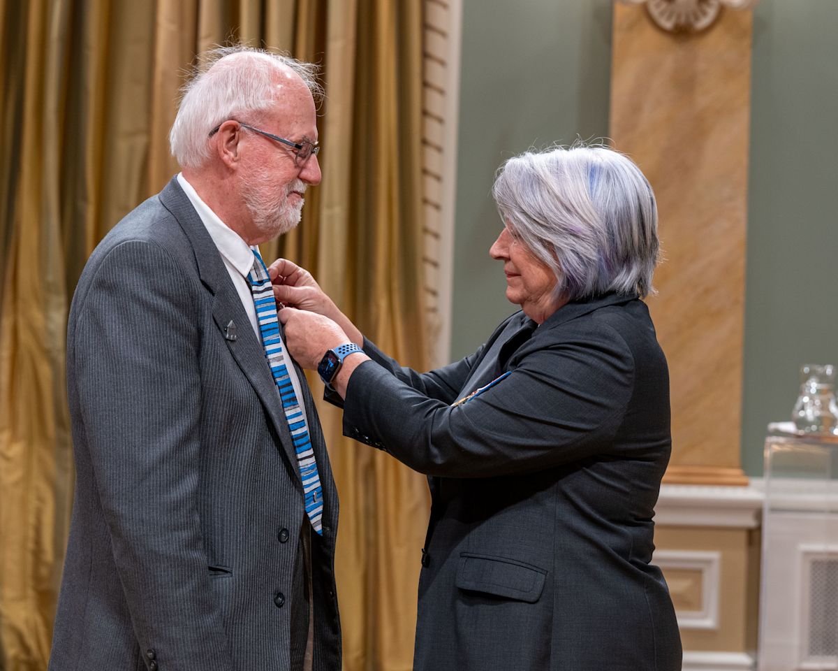 Peter Gower OA receives Sovereign's Medal | Old Alleynians News post