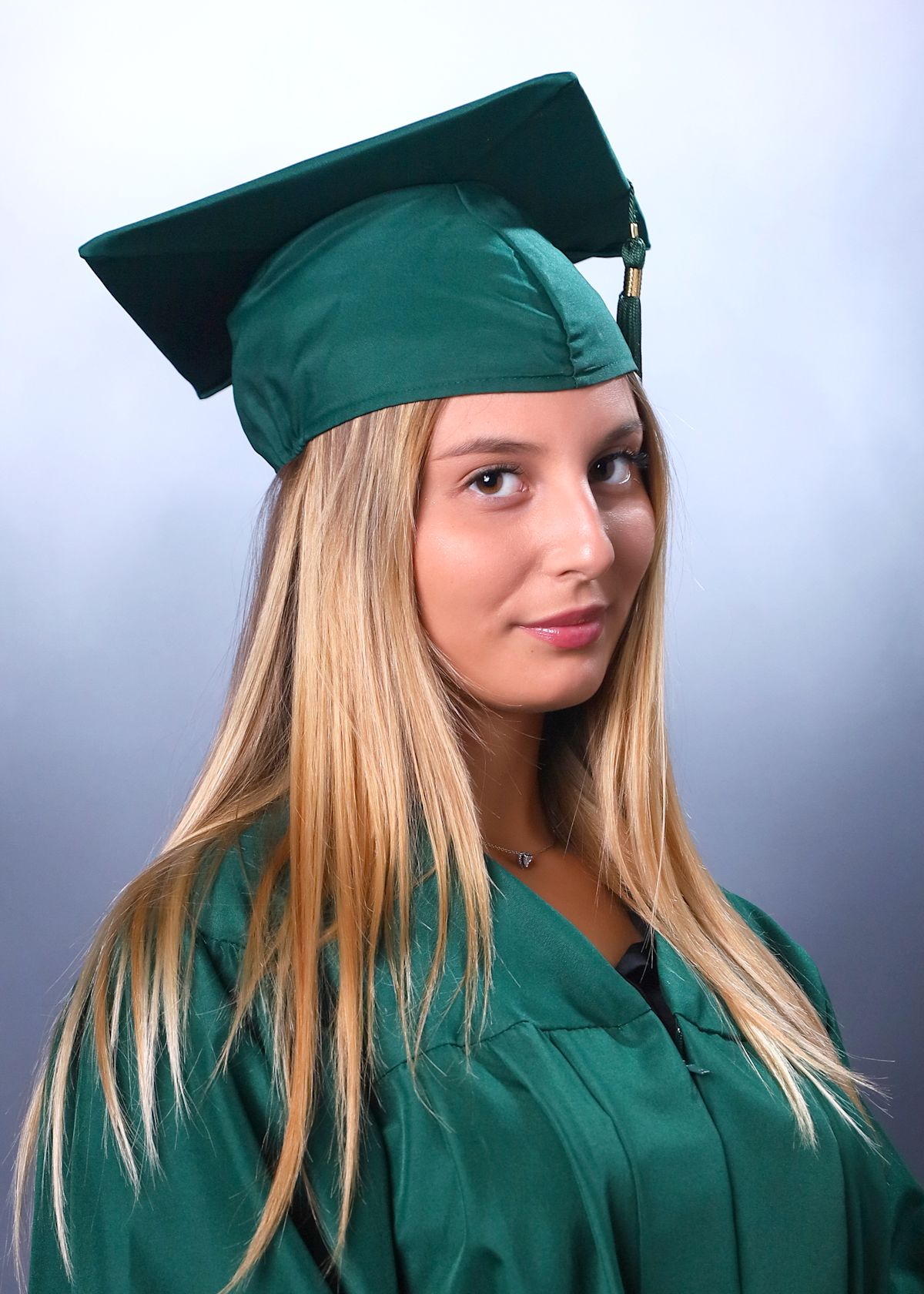 Major Kira Málna | Senior Spotlights Default Post Page