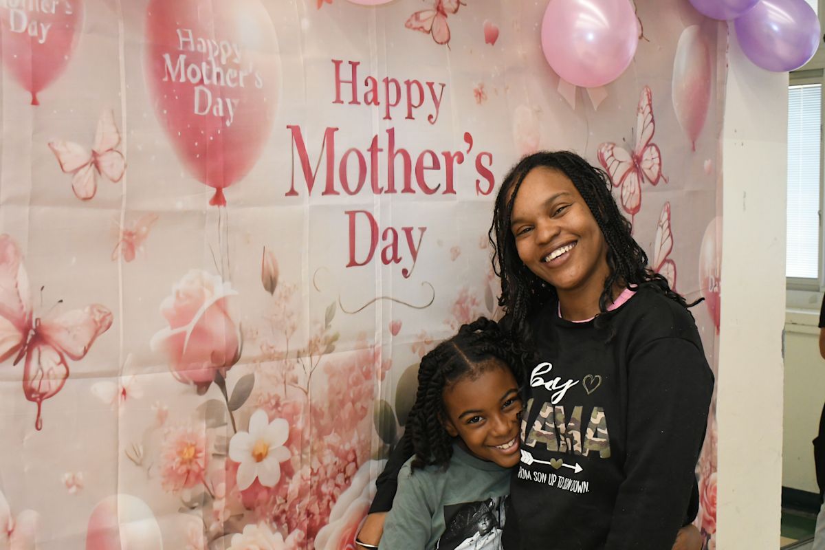 Hamilton School celebrates Mother's Day with Muffins with Moms event ...