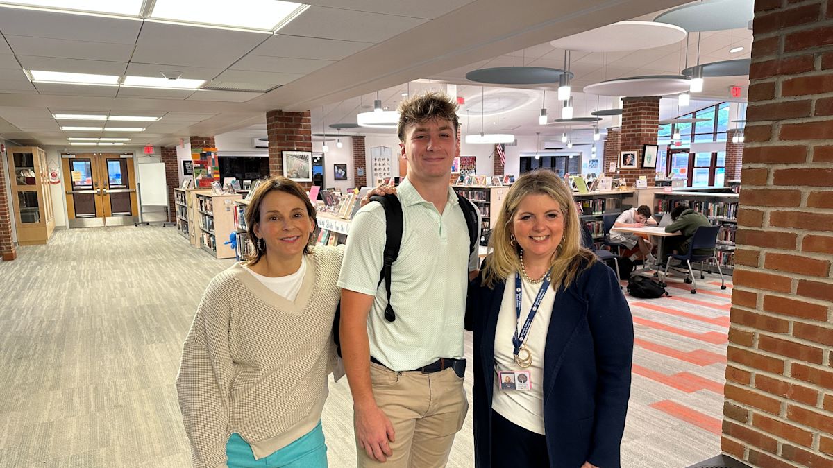 Dr. Sepe Receives School Library Administrator’s Award | News Details