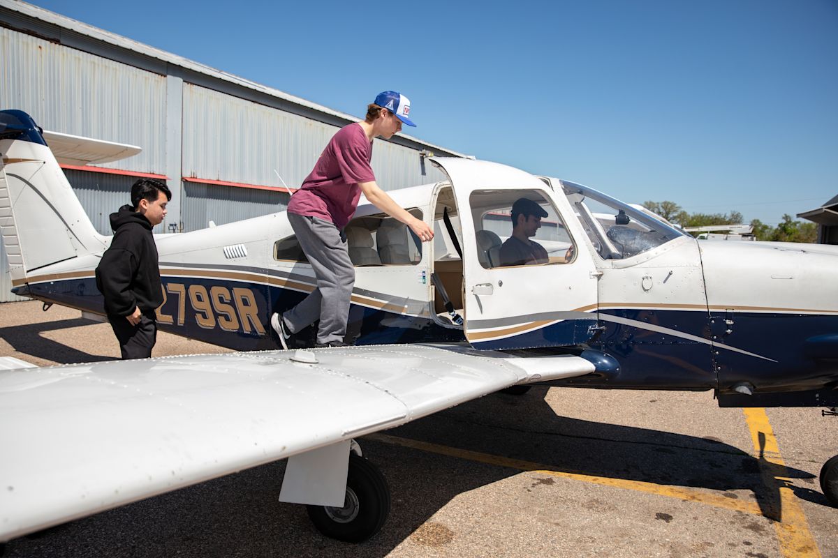 Up, up and away: Aeronautics Capstone students take Discovery Flights ...