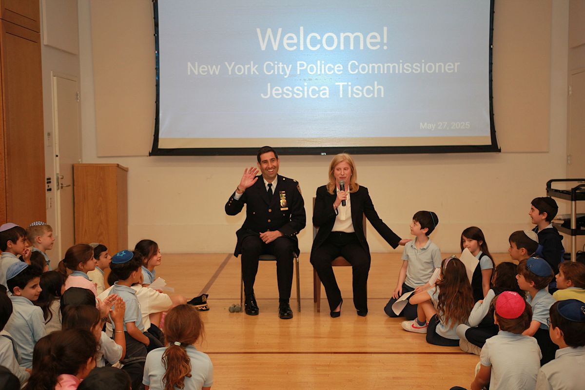 NYPD Commissioner Tisch and Chief Taylor Speak with Students about ...