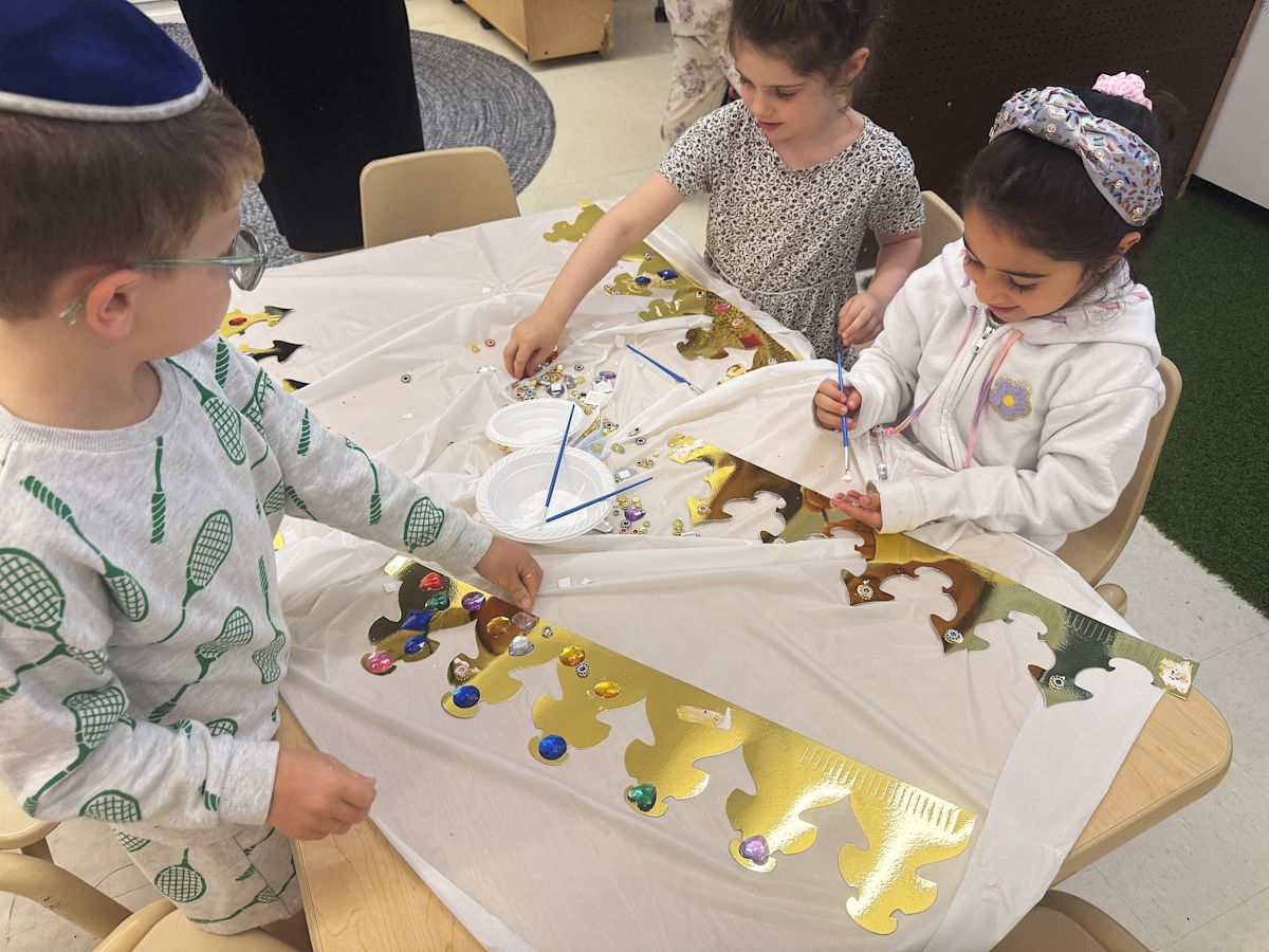 Pre-K Students Learn about the Torah Keter and Make their Own Crowns ...