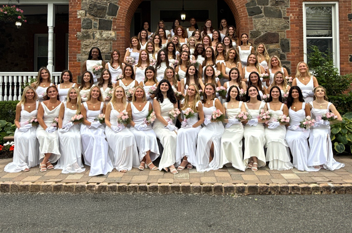 Oak Knoll Graduates 61 Young Women of Promise and Purpose | News Post