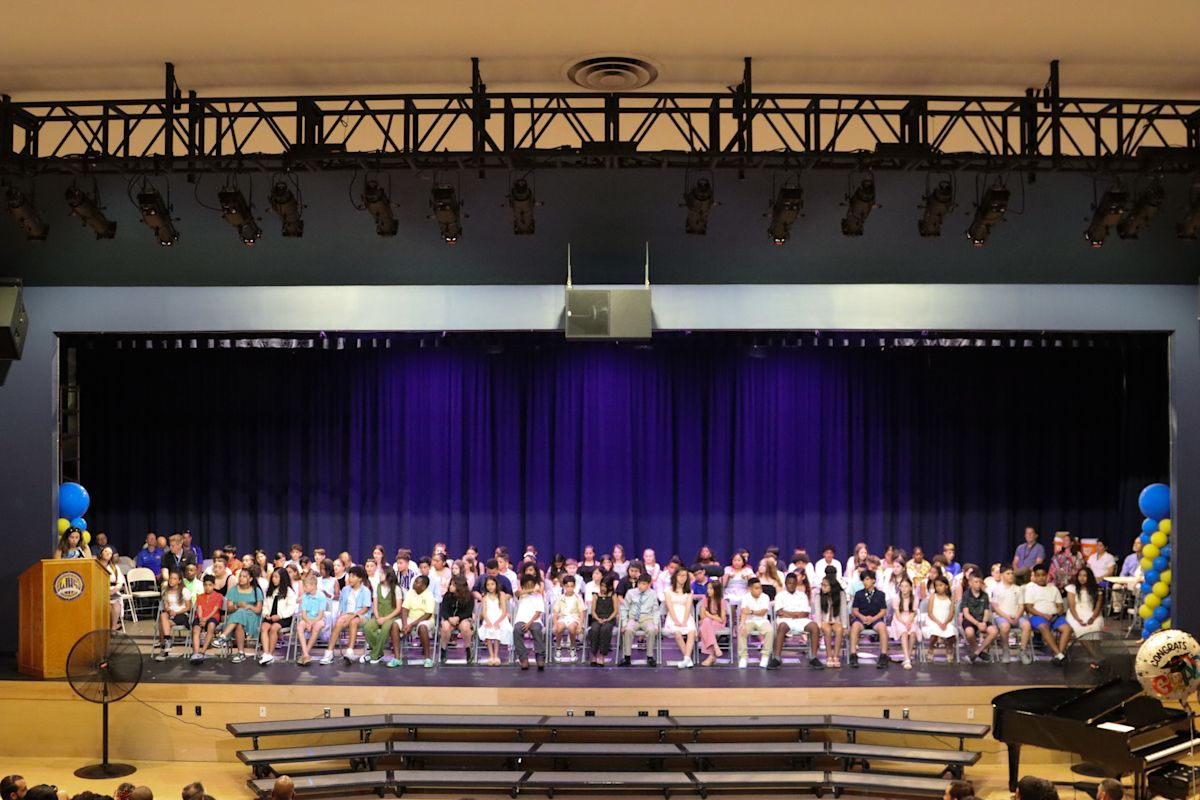 Round Hill Elementary celebrates the fifth grade class at 2025 Moving ...
