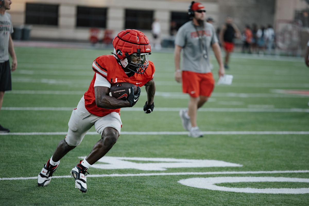 Crowds Get Chance To Meet The Redhawks | Athletics News Details
