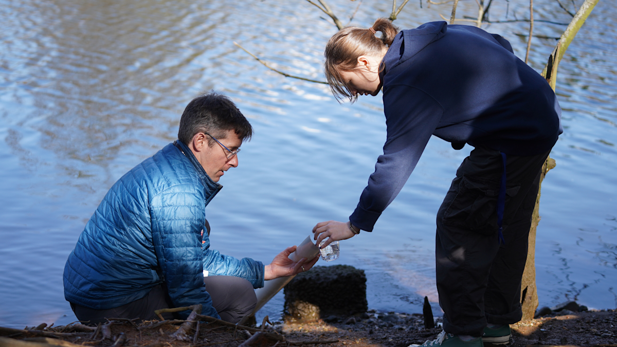 BPS students release over 5,000 chum salmon fry from the Salmon in the ...