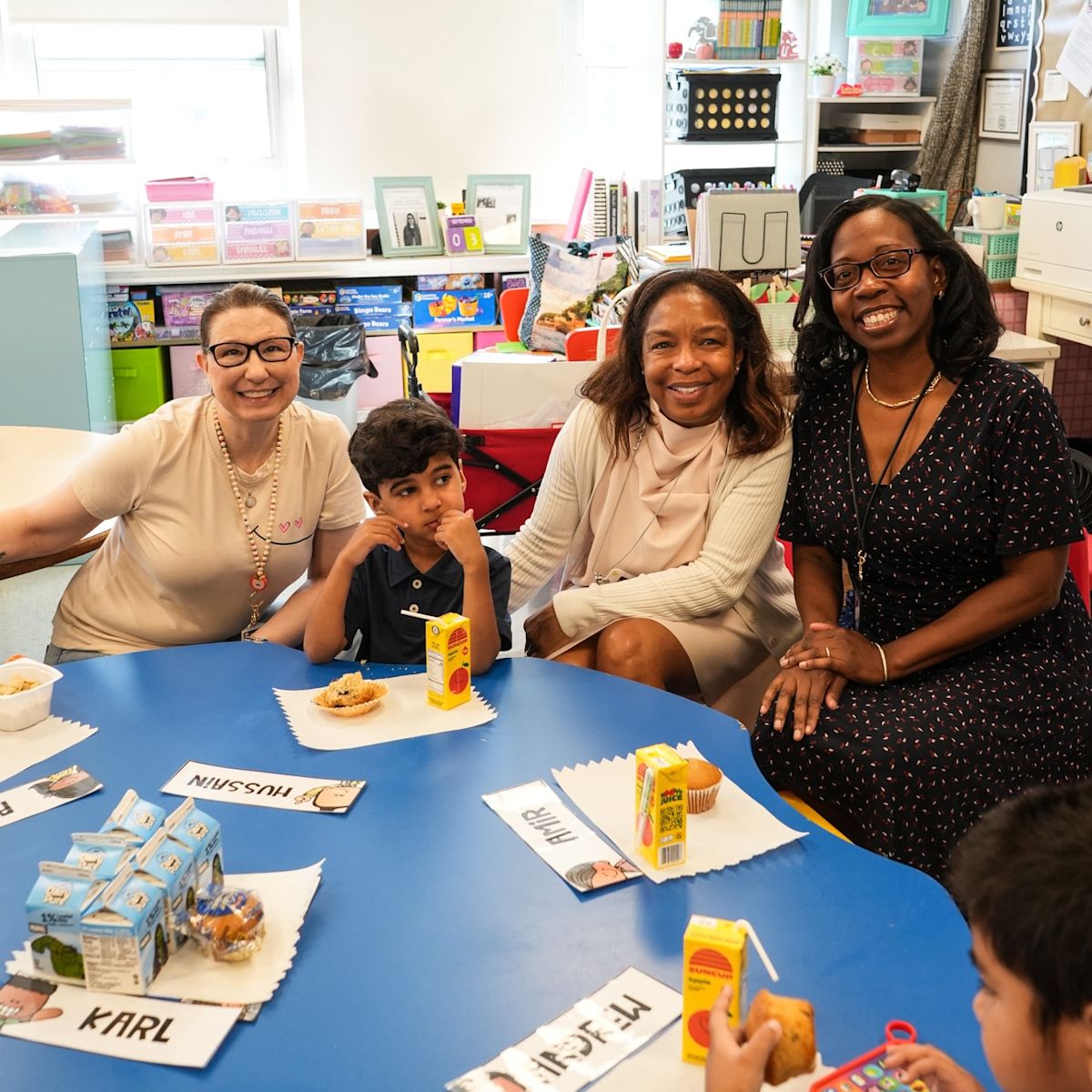 Welcome Back! Dr. Dungee Visits All Schools on First Day | News Details
