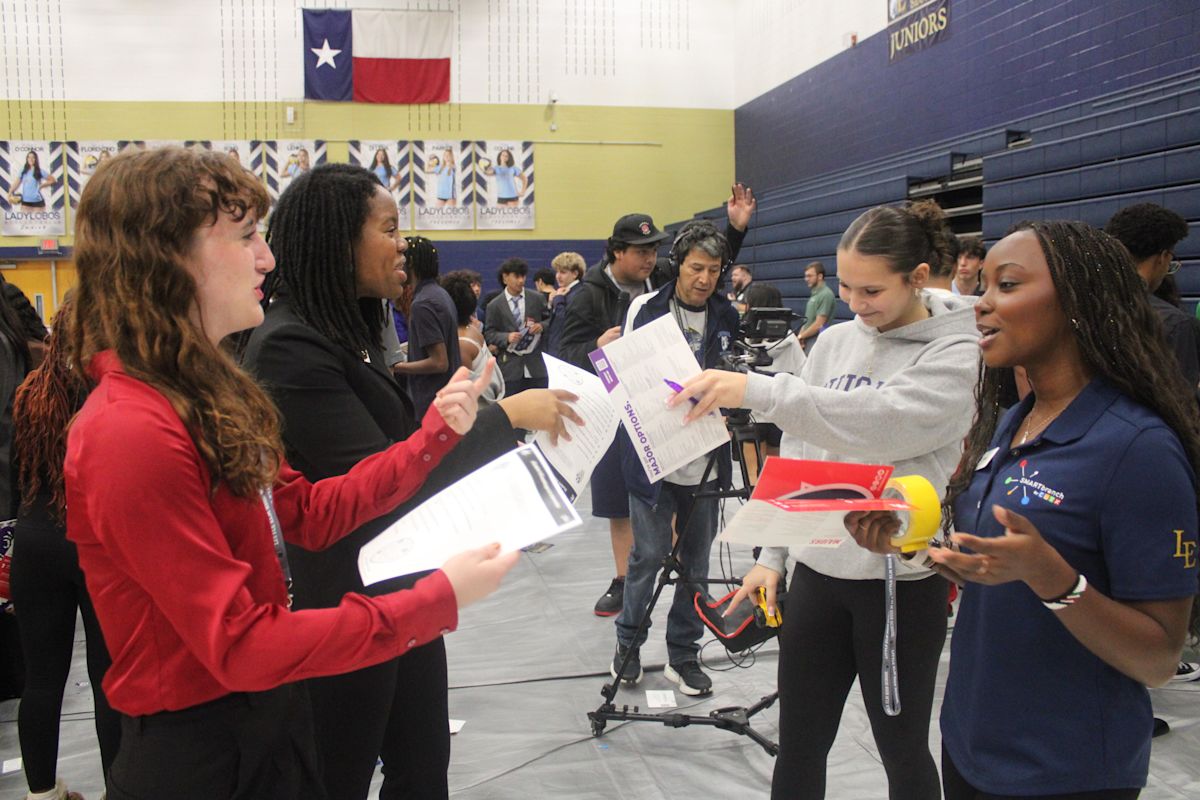 DECA Students Shine with Professionalism at College Fair | Post Details