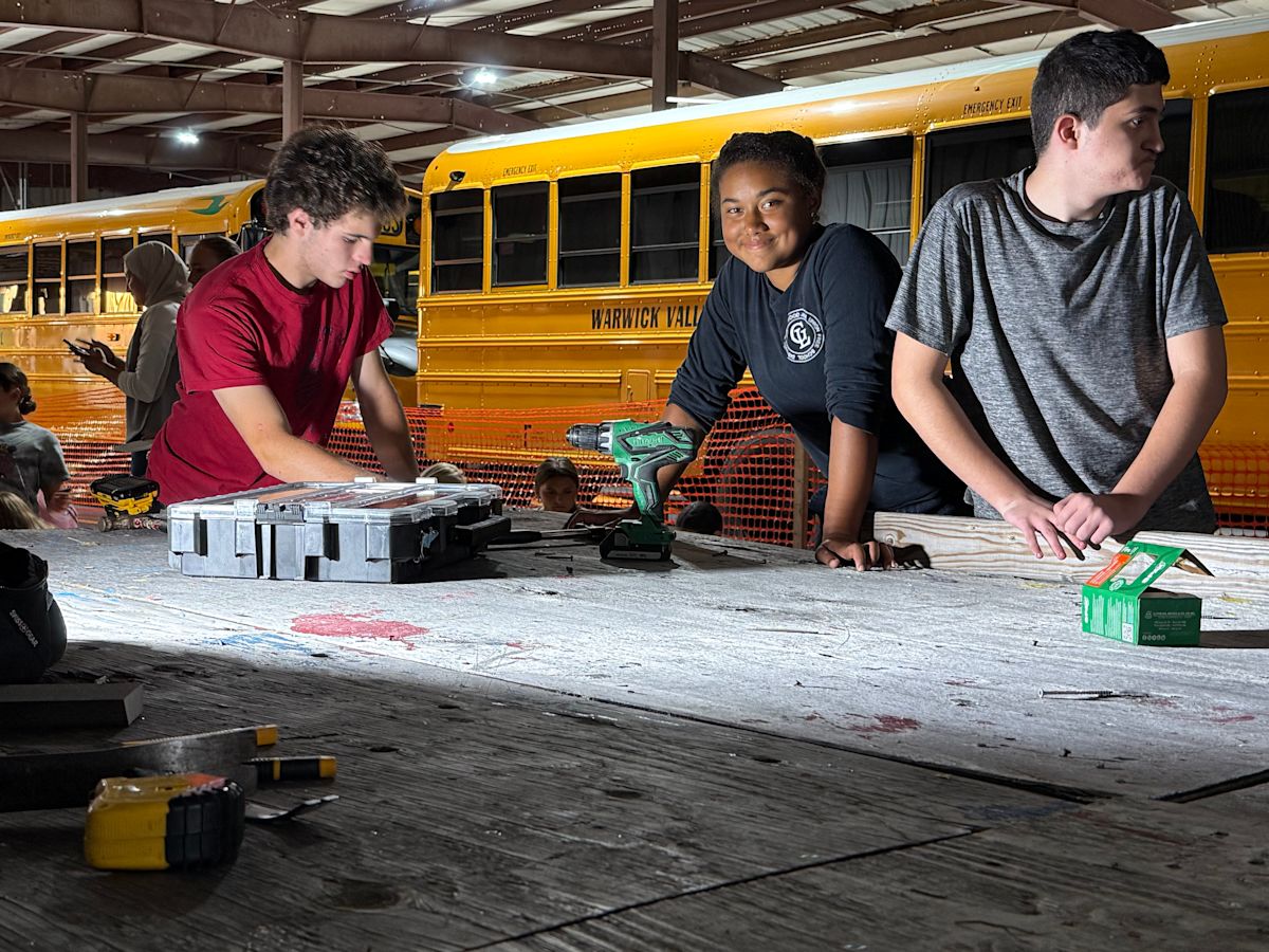 Camaraderie caps competition as students build homecoming floats | Post Details (DBPP)