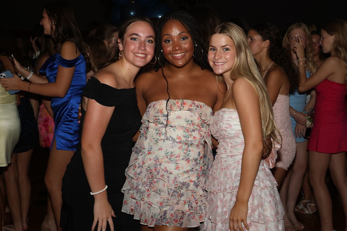 Homecoming week ends with New York-themed Homecoming Dance! | School News