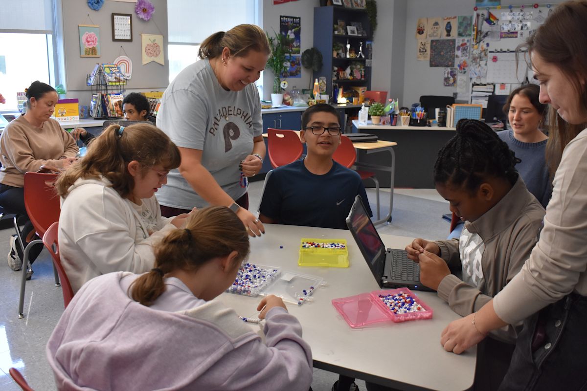 Students string together spirit for Philly teams at Colonial Middle ...