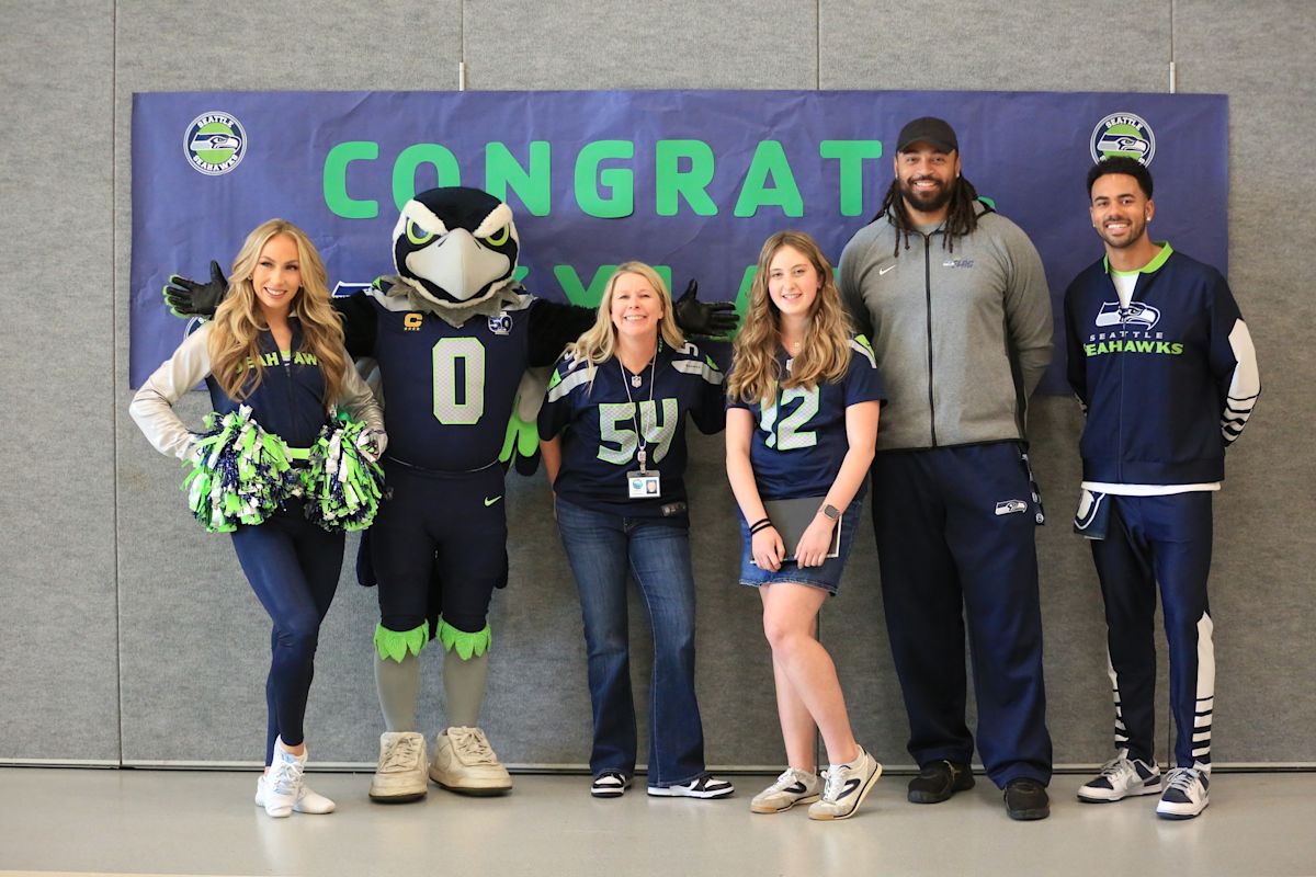 Seahawks honor reading champ Kyla at Mountain View Middle | News Details