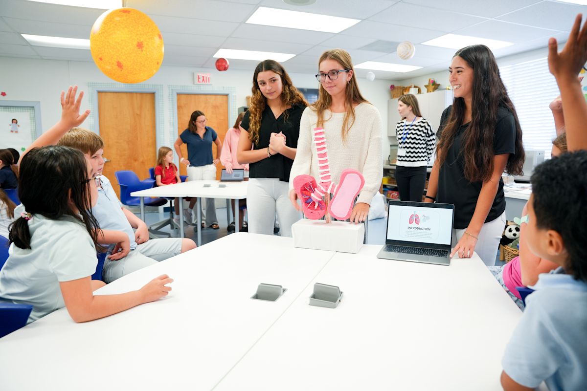 Upper School Anatomy Students Teach Fourth Graders About the Human Body | Posts Details/Default ...