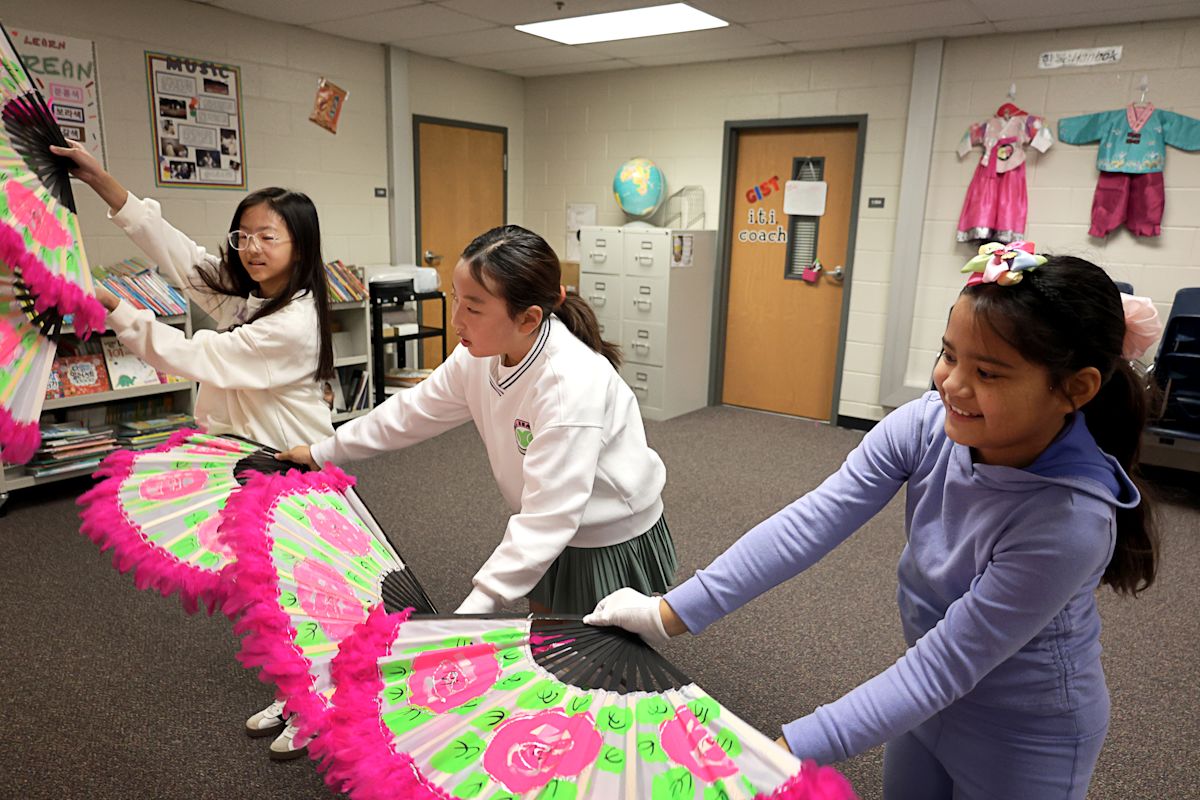 Fan-tastic Lessons: Parsons Elementary students learn Korean ...