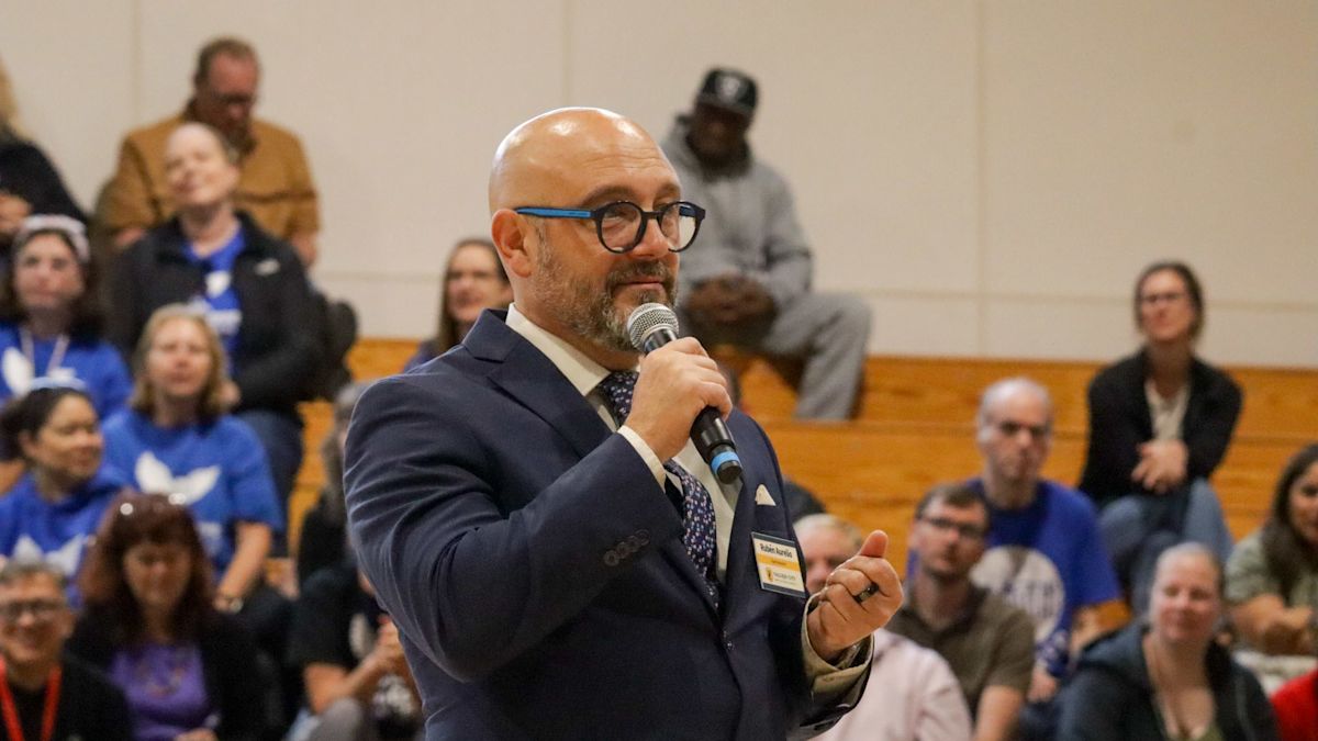 Vallejo City Unified School District Superintendent Rubén Aurelio ...