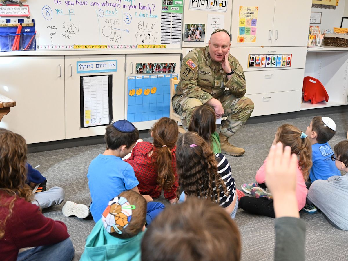 Grade 5 & Kindergarten Students Welcome U.S. Army Major/CJDS Parent ...