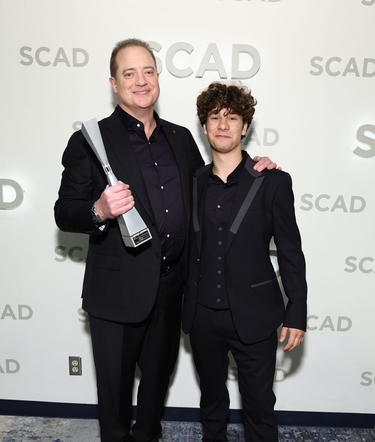 Pilot Bunch '25 Presents Award to Brendan Fraser | Latest News Post Page