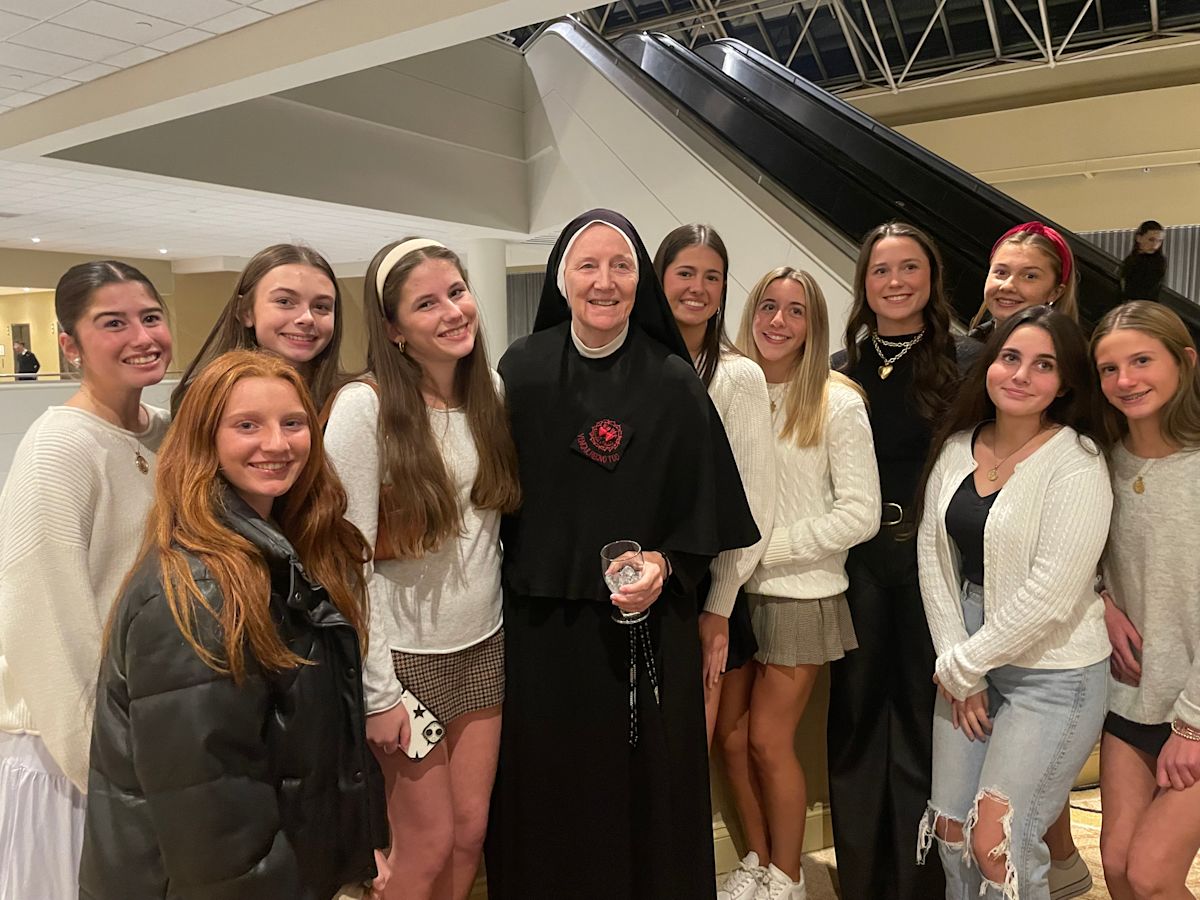 Women for Life and Love Club Attends Pro-Life Union Dinner | Single News