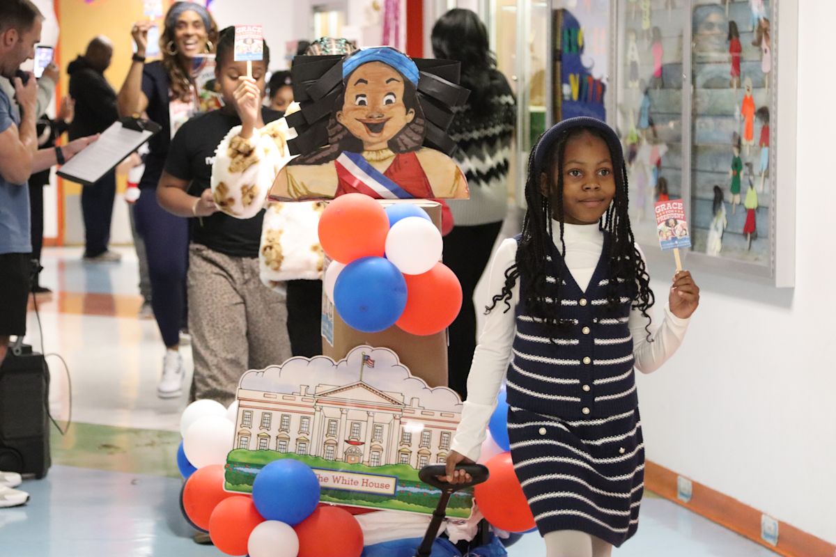 Inaugural Balloons Over S. 10 Parade at Grimes School | News Details