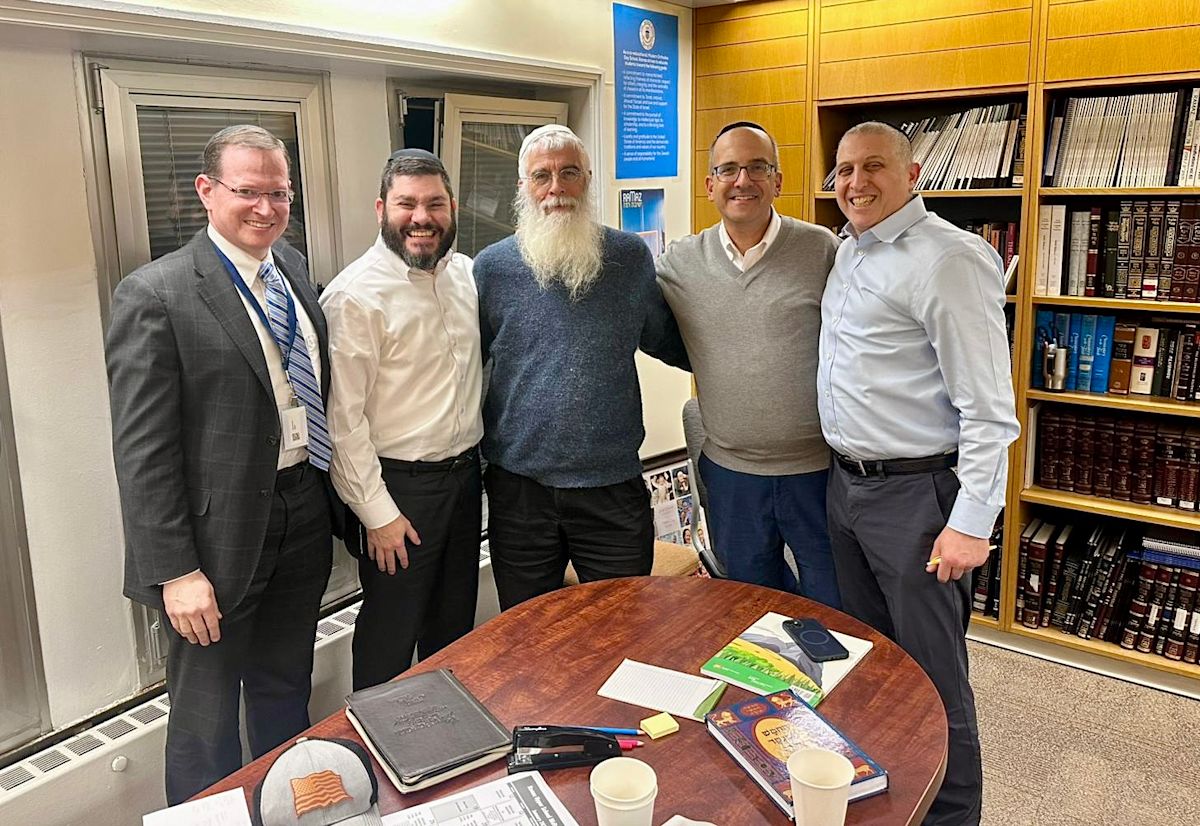 Rav Dov Singer Reflects with Students about Kindness and the True ...