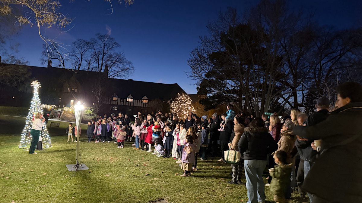 Kent Place Community Comes Together to Celebrate the Season | News Story