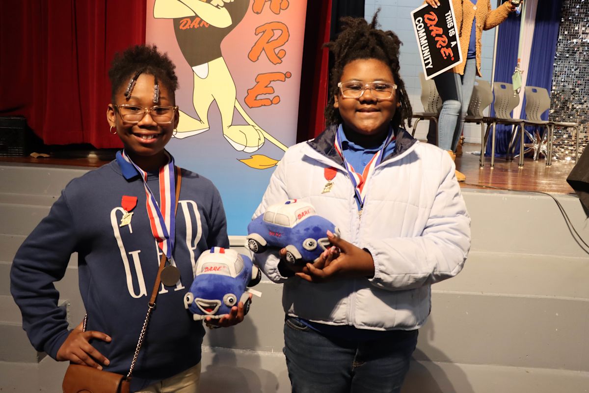 72 West Hills fifth-graders complete D.A.R.E. Program | Post Details
