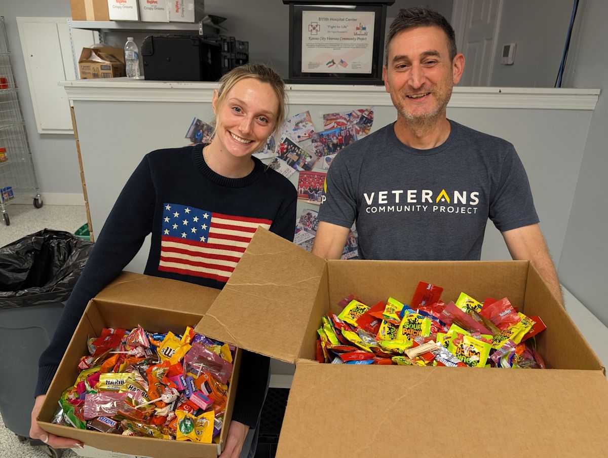 Sixth Graders Collect Candy for Veterans | News Details