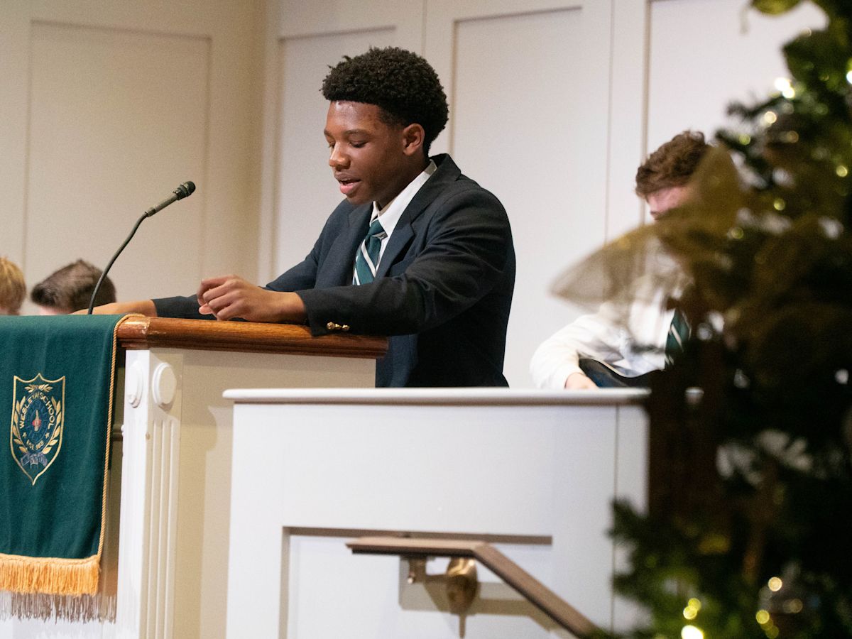 Middle school students reflect on the birth of Jesus at chapel | Post ...