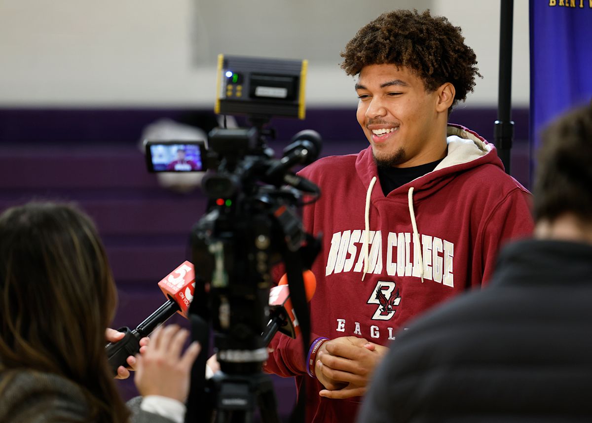 Brentwood High School Senior Signs Division I Football Commitment ...