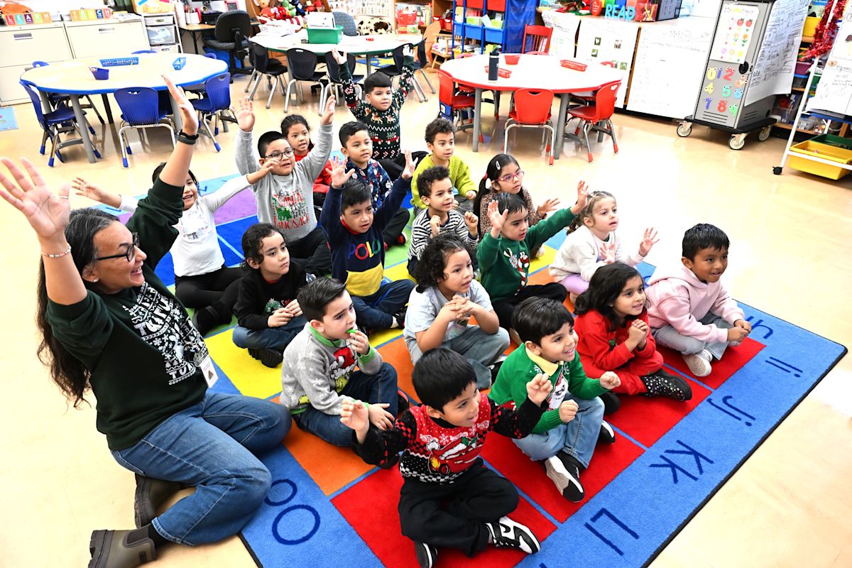 Post Road School kindergartners celebrate holiday traditions | News Details