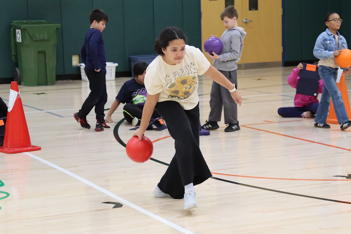 Post Road students learn bowling and integrate technology into Physical ...