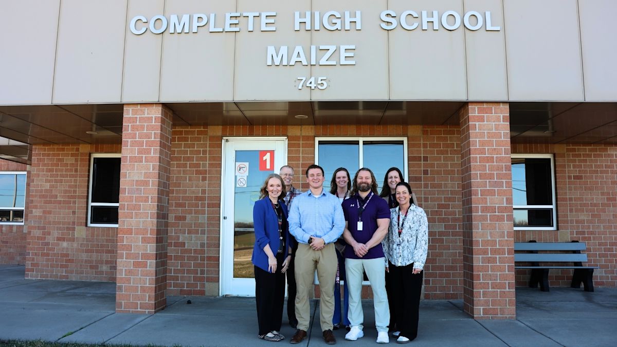 Complete High School Maize teacher wins Kansas Horizon Award | News Details