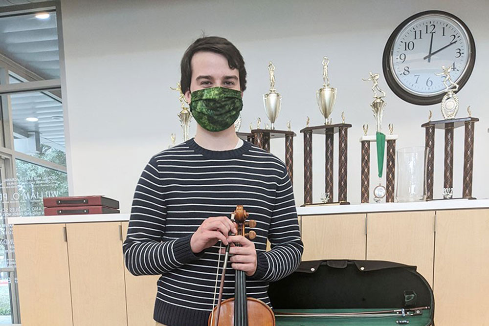 MDC Music Teacher Puts on Mini-Concert | News