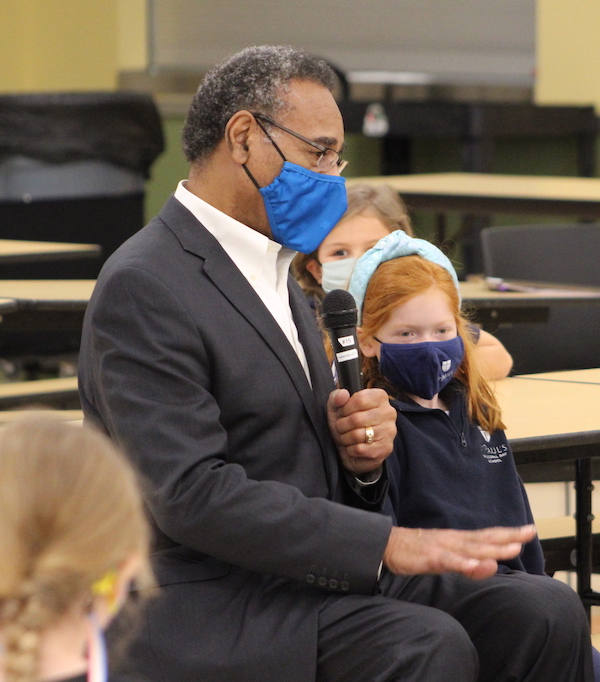 U.S. Representative Cleaver Visits St. Paul's First Grade | Details