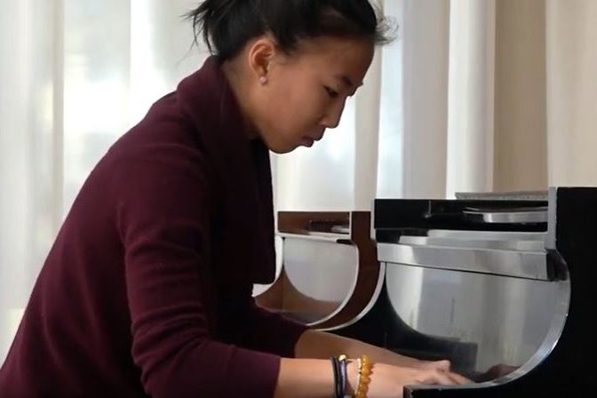 Monday Music Video: Ellie Shin ’21 and “The Lark” | News Detail