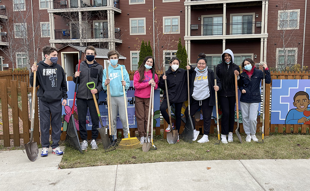 Students Participate in Service | USM News