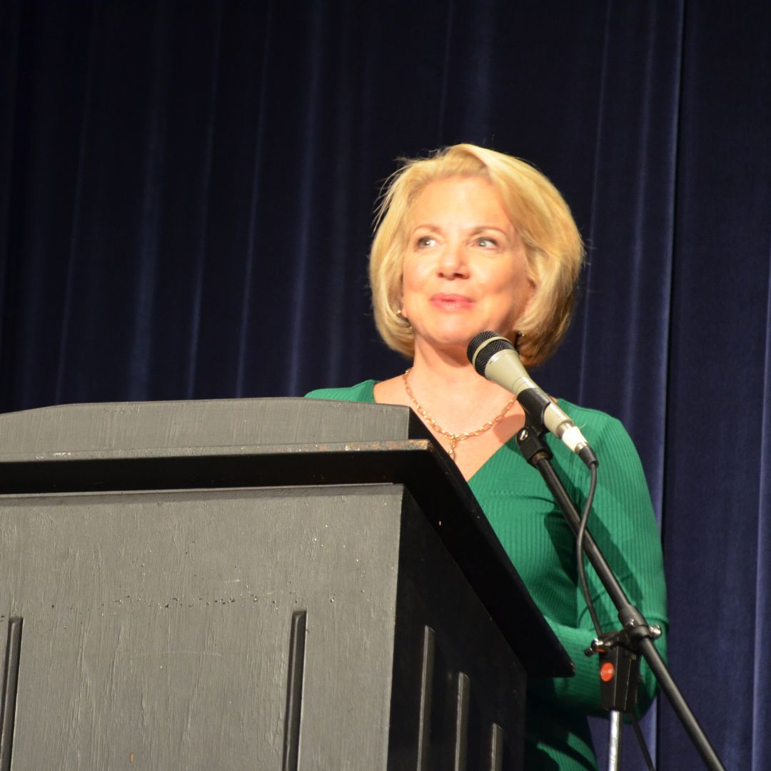 NBC10 Anchor Tracy Davidson Delivers Keynote at Merion Mercy Academy ...