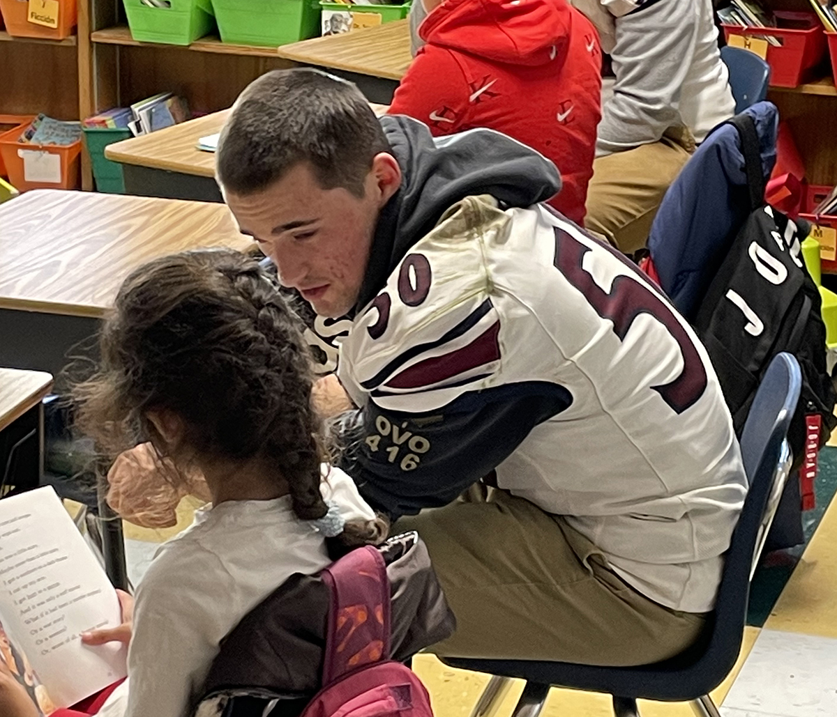 Varsity Football Volunteers with Neighbors Link | Featured News