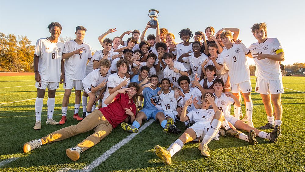 15 fall athletes earn all-IAC | Read More