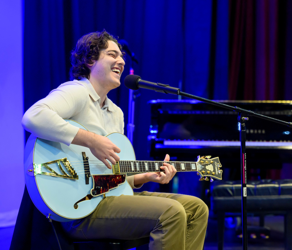 Musical Morning Meeting Features Two Alums | Featured News