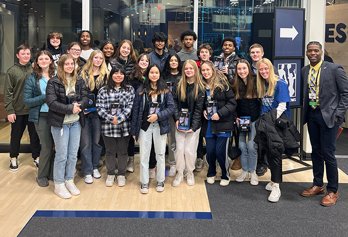 Red Knights Meet with Wolves and Lynx Executives | News Details