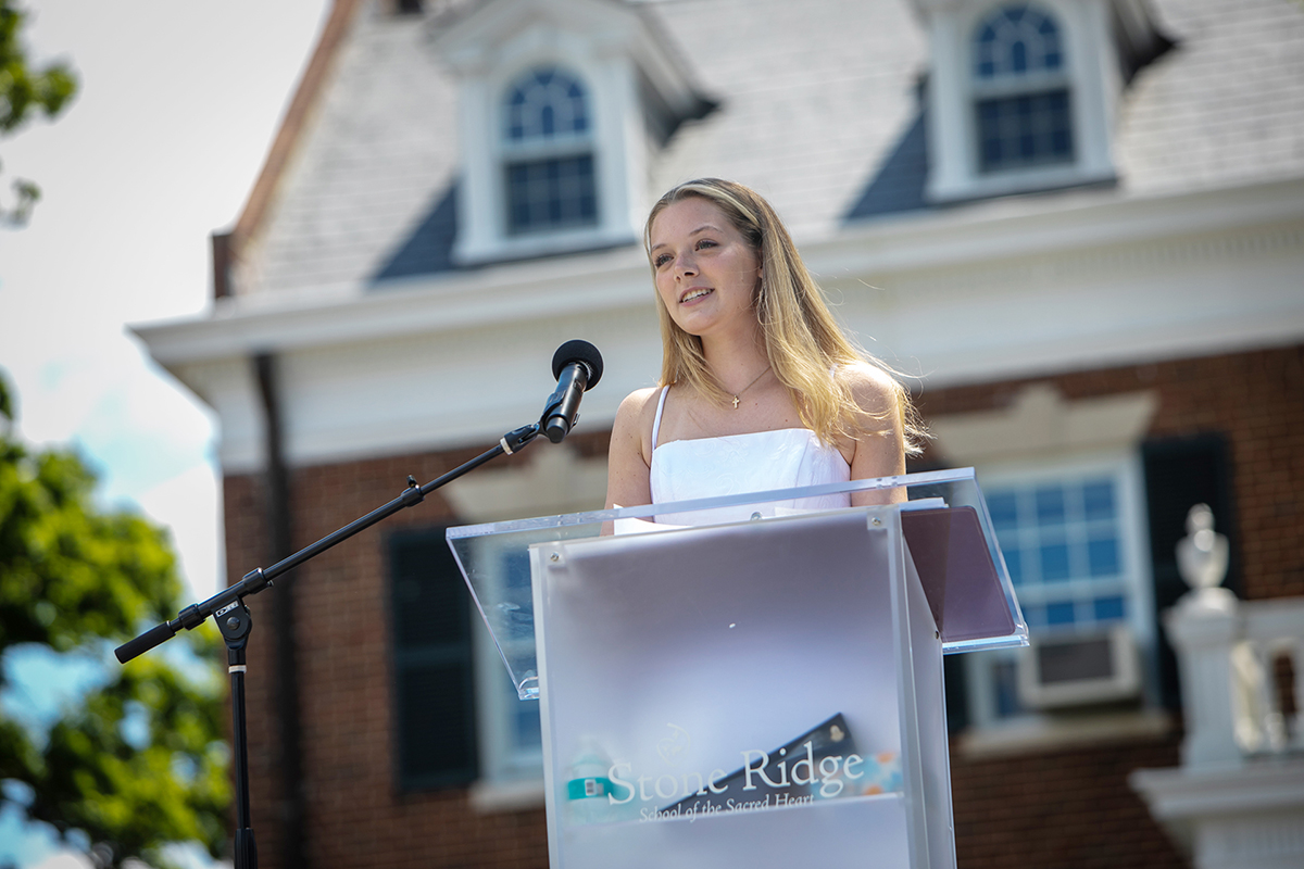 Valedictorian Holly Keegan '22—Living in the Middle | Post Page