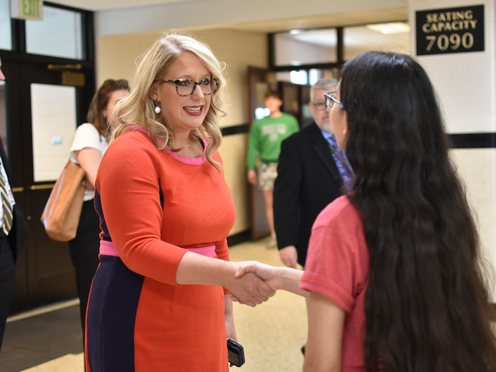 Dr. Katie Jenner visits Washington High School | Hatchet Headlines