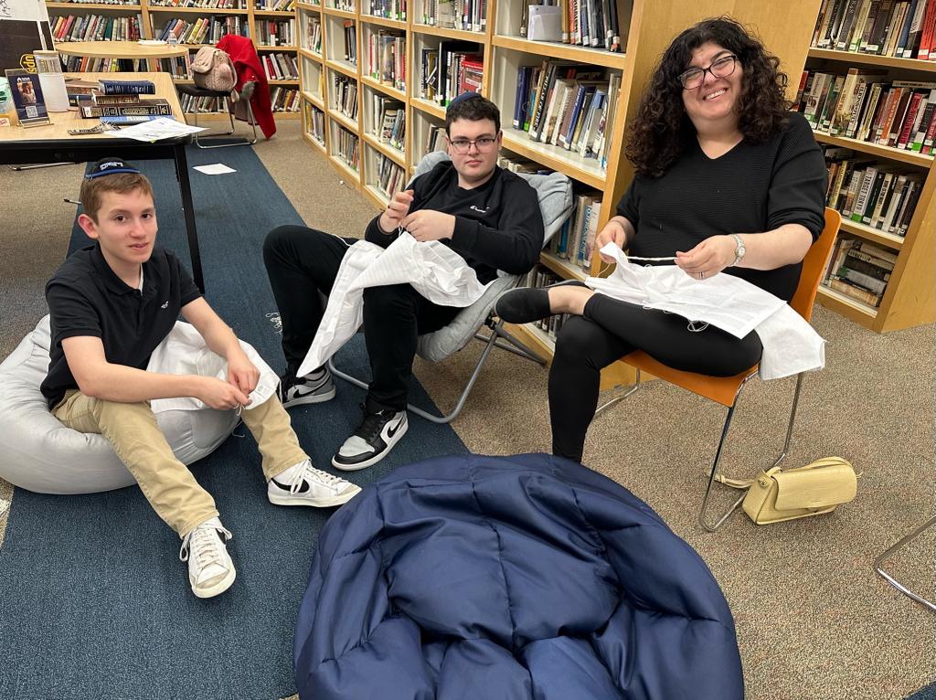 Parents And Children Come Together For Chesed | Ramaz News - The Ramaz ...