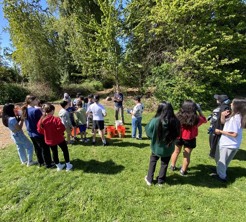 Life’s a garden, dig it – Students at Kamiakin work on campus ...