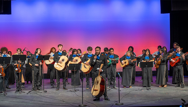 Mariachi del Sol celebrates 15 years with quinceañera | News Details