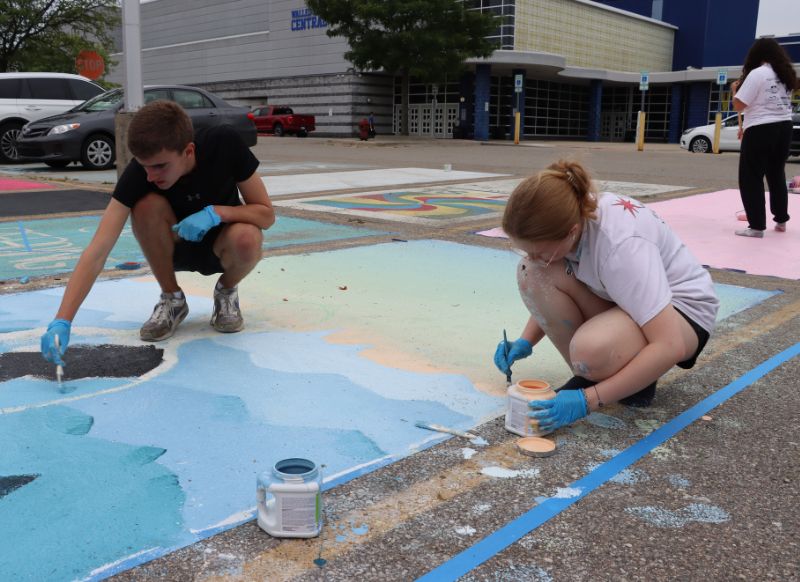 Walled Lake Central seniors show off their creativity by painting their ...